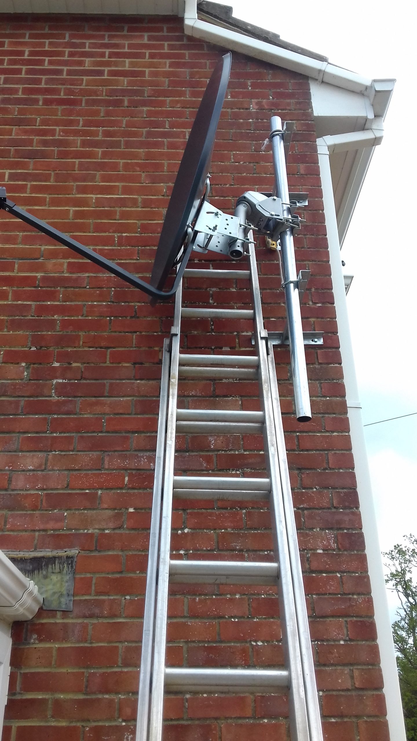 One Metre Motorised Dish - Satellite TV Europe