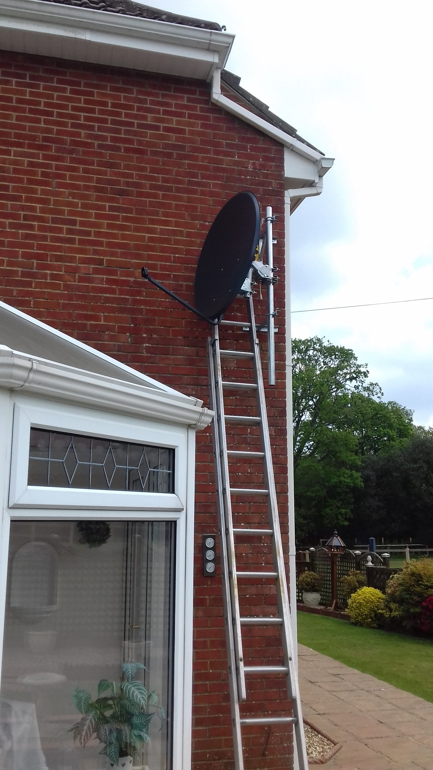 One Metre Motorised Dish - Satellite TV Europe